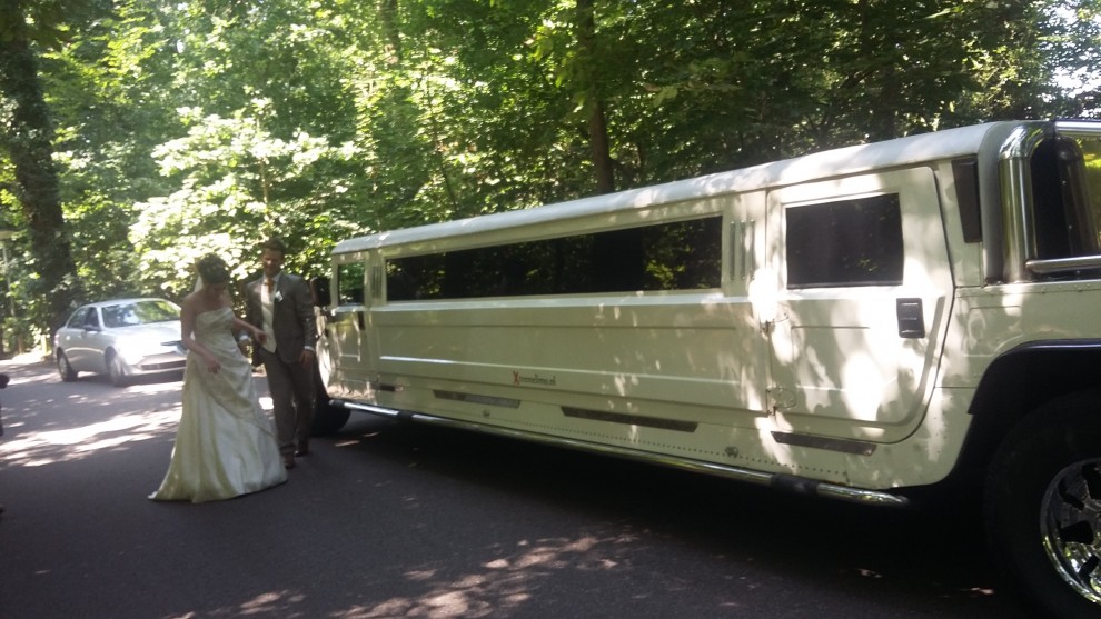 Hummer H1 limo, bruids- of trouwauto huren | XTREMELIMO
